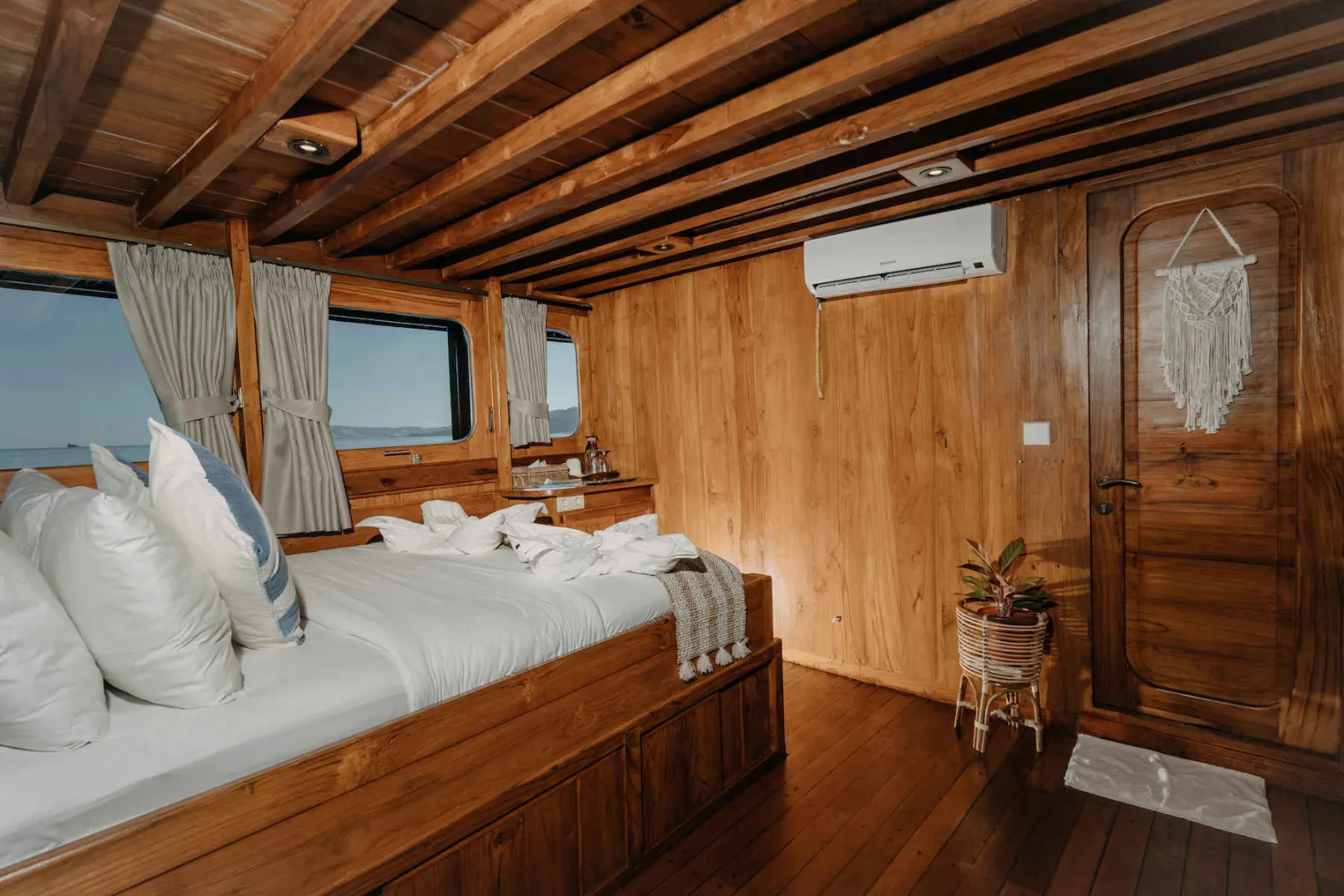 Adishree Phinisi - Bluewater Dive Travel