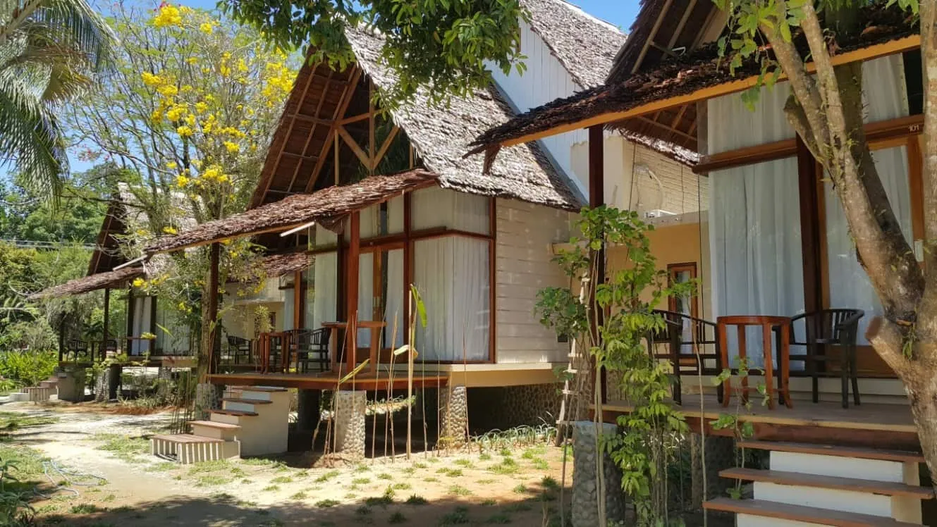 Dive Into Ambon @ Maluku Resort and Spa - Bluewater Dive Travel